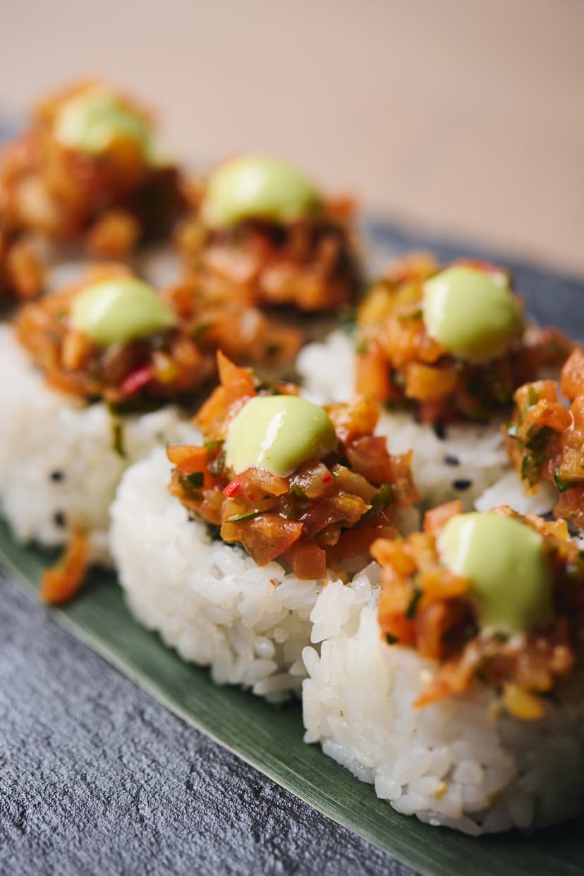 Vår Meny – Sushi, Småretter og Asiatisk Mat for Alle Anledninger