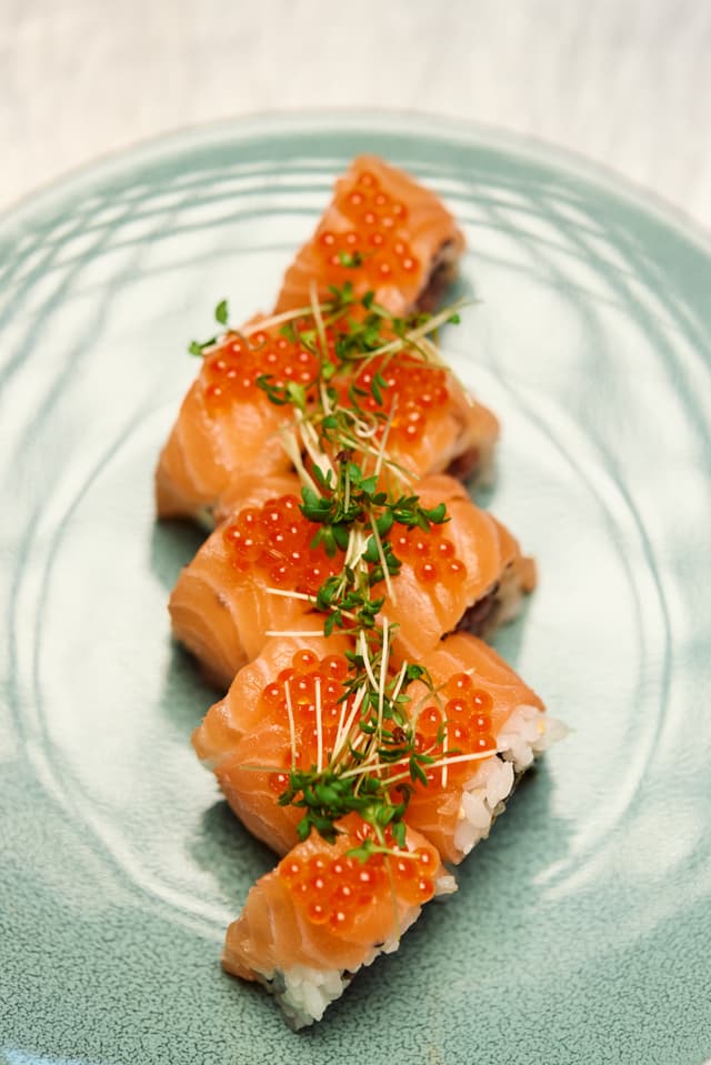 Vår Meny – Sushi, Småretter og Asiatisk Mat for Alle Anledninger