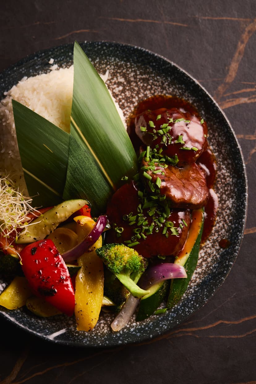Vår Meny – Sushi, Småretter og Asiatisk Mat for Alle Anledninger